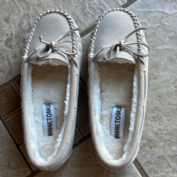 Minnetonka | Shoes | Minnetonka Moccasin Slippers | Poshmark